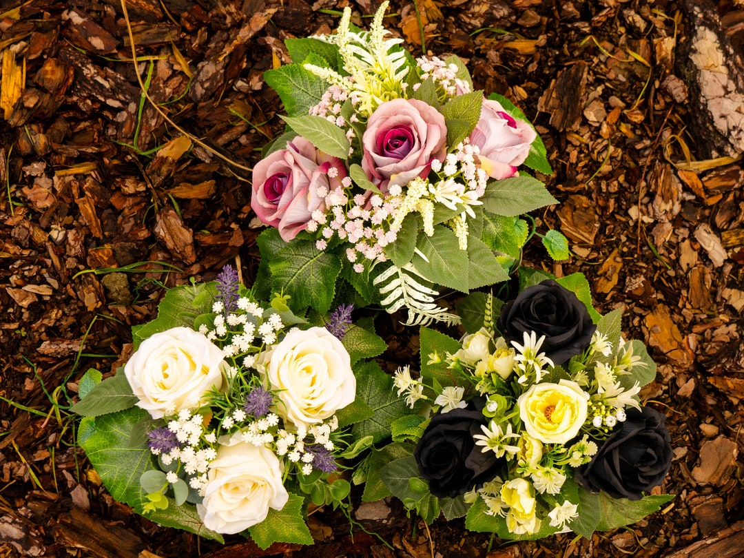 Grave Memorial Flower Display Tombstone Floral Roses Bouquet Tribute ...