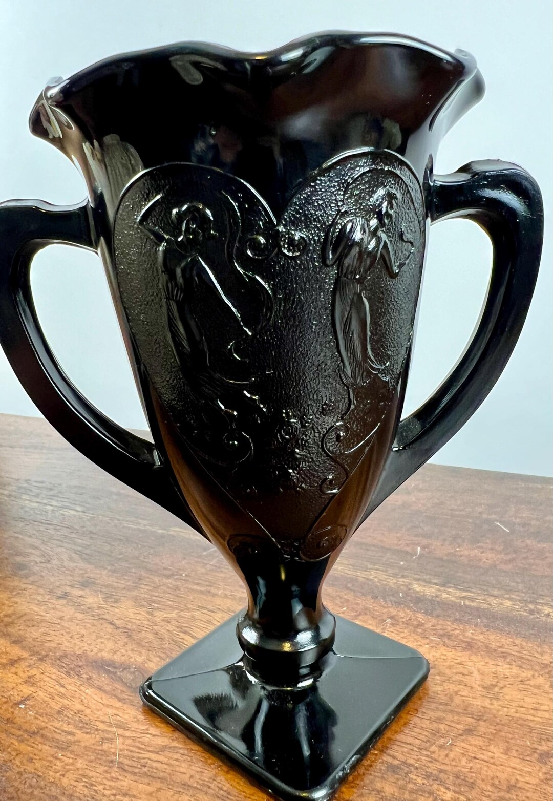 L.E. Smith Black Amethyst Glass Trophy Vase Dancing Nymphs Design 1930s ...