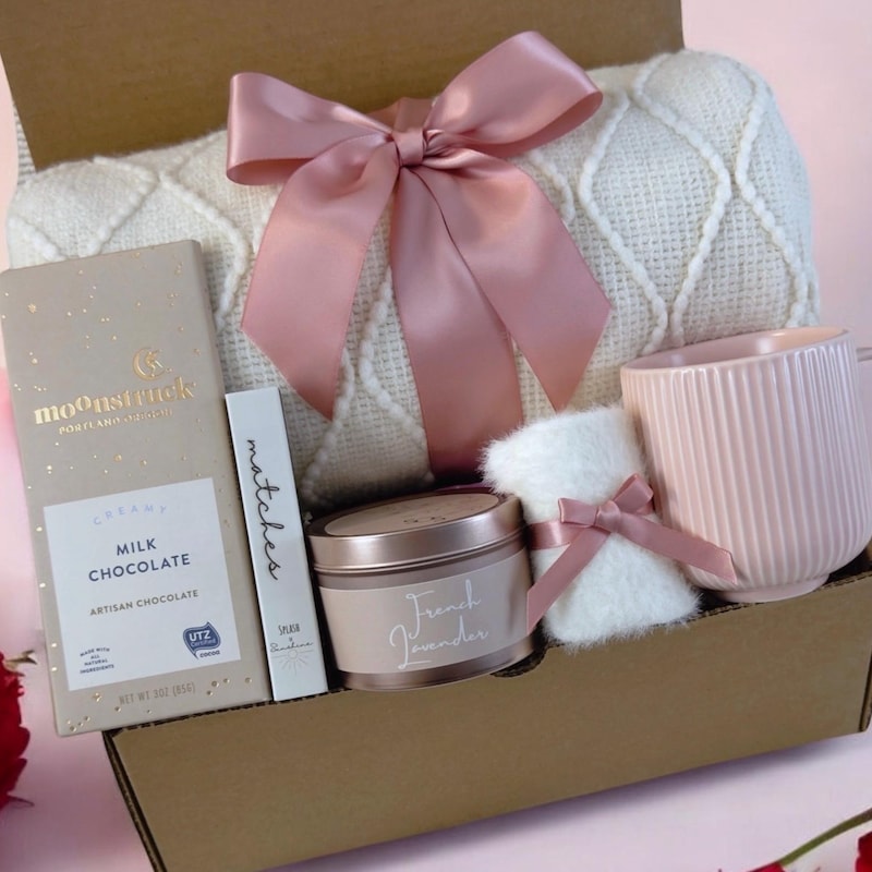 Cute Gift for Friend - 60+ Gift Ideas for 2025