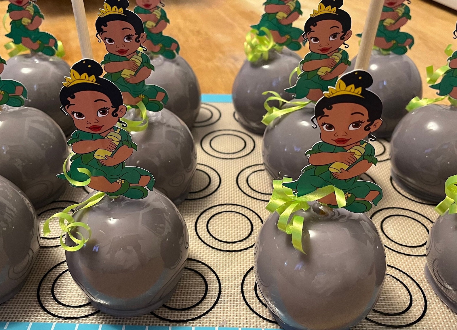 10 Character Candy Apples- Any Theme Available - Etsy