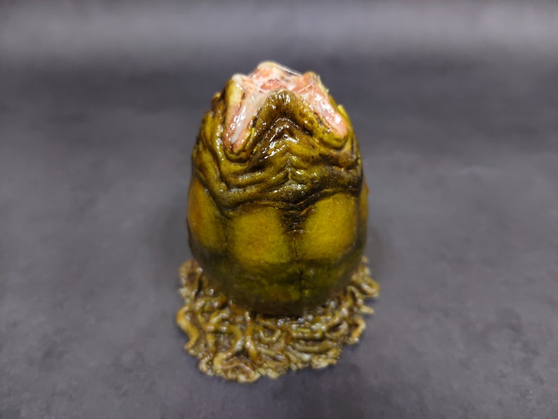 1:6 Scale Alien Egg Facehugger Embryo Xenomorph Egg 1/6 Scale Display ...