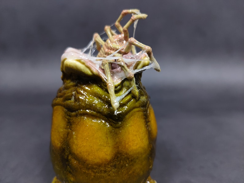 1:6 Scale Alien Egg Facehugger Embryo Xenomorph Egg 1/6 Scale Display ...