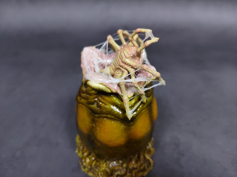 1:6 Scale Alien Egg Facehugger Embryo Xenomorph Egg 1/6 Scale Display ...