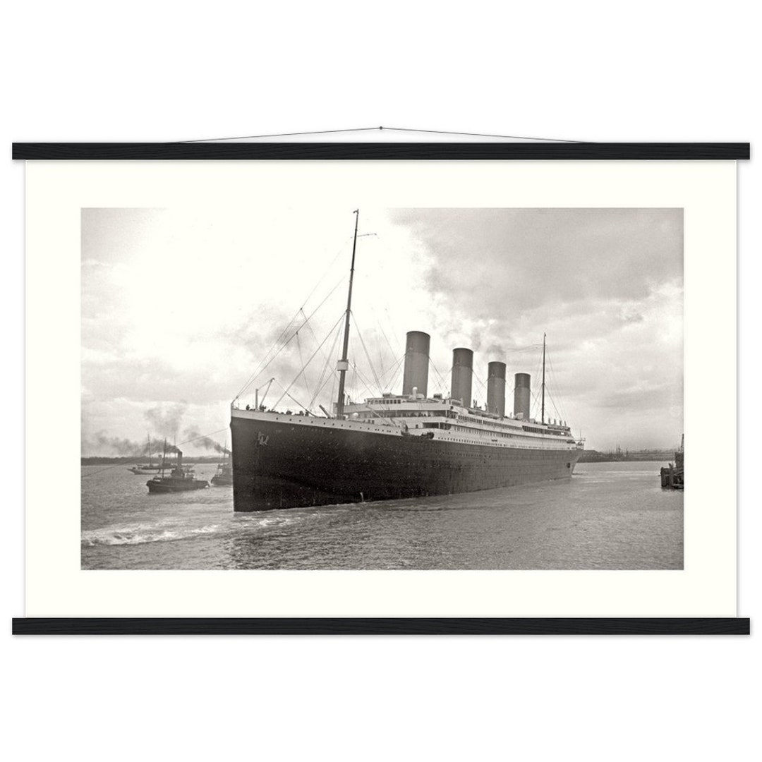 Black and White Photograph of Titanic Leaving the Dock on - Etsy