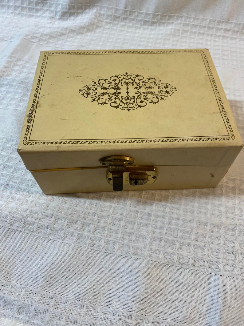 Sweet Little Vintage Jewelry Box Cream With Blue Silk Inside - Etsy