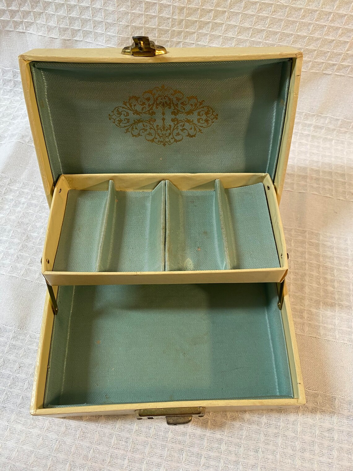 Sweet Little Vintage Jewelry Box Cream With Blue Silk Inside - Etsy