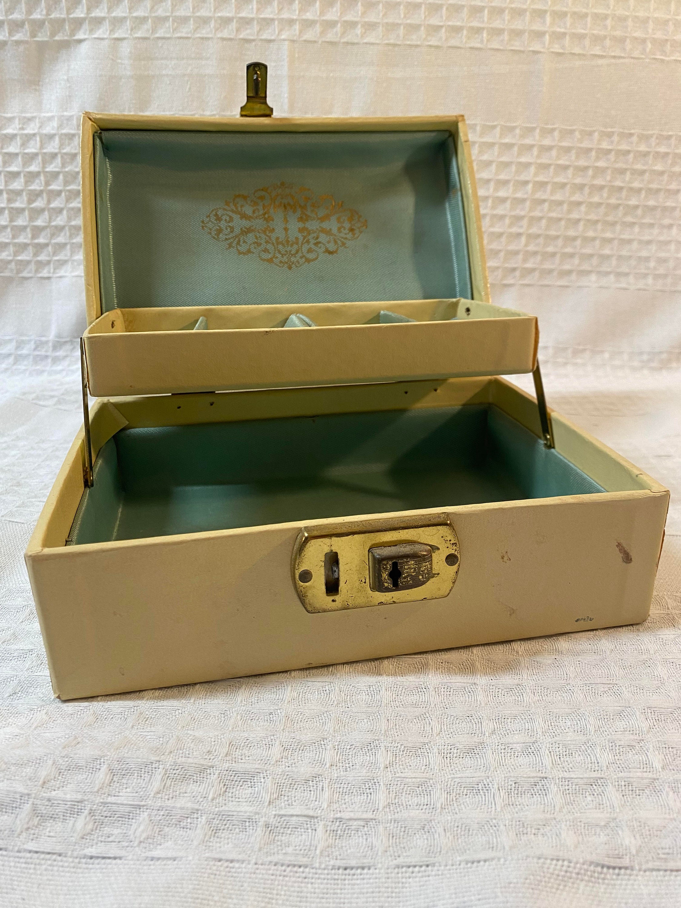 Sweet Little Vintage Jewelry Box Cream With Blue Silk Inside - Etsy