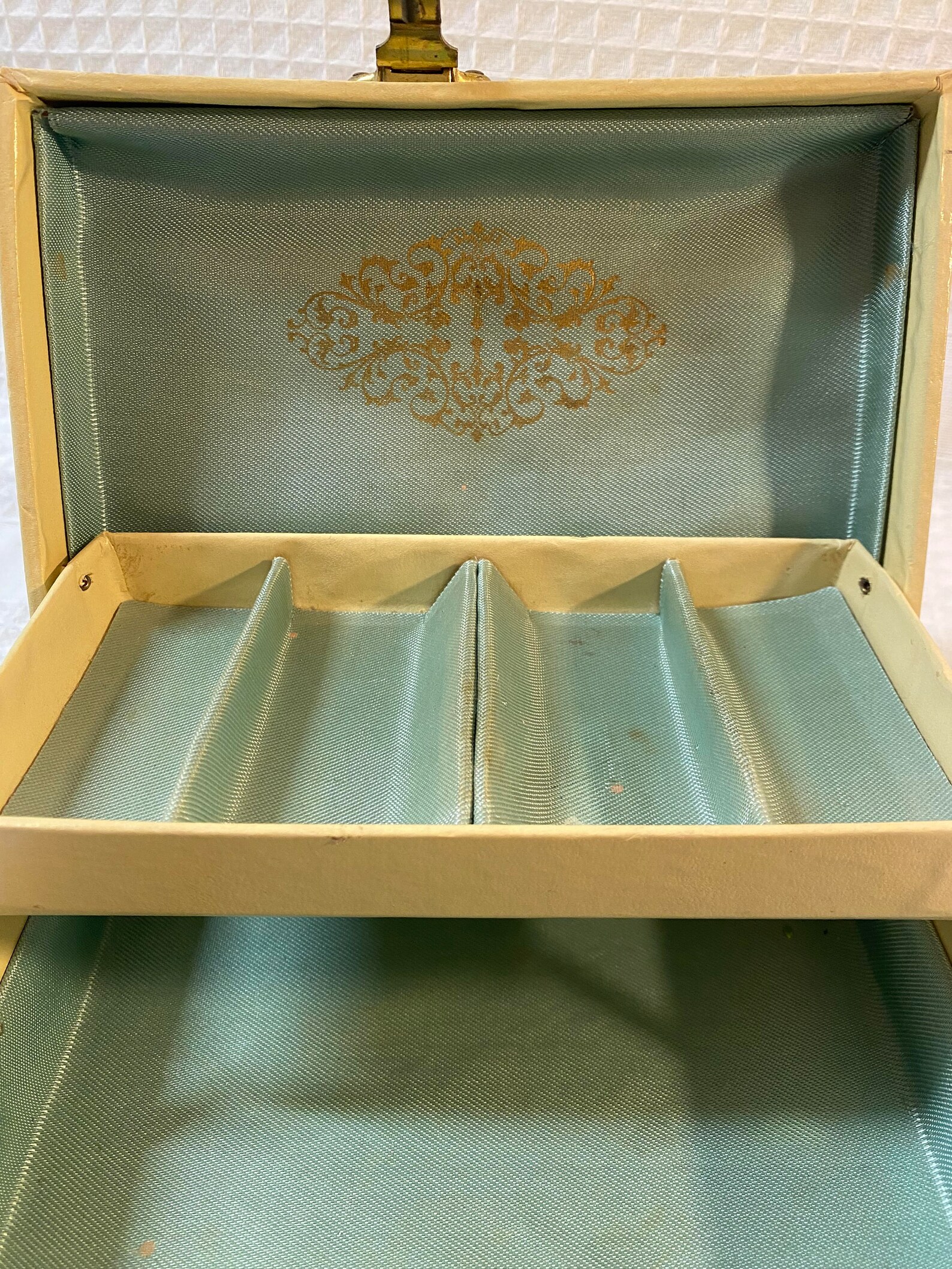 Sweet Little Vintage Jewelry Box Cream With Blue Silk Inside - Etsy