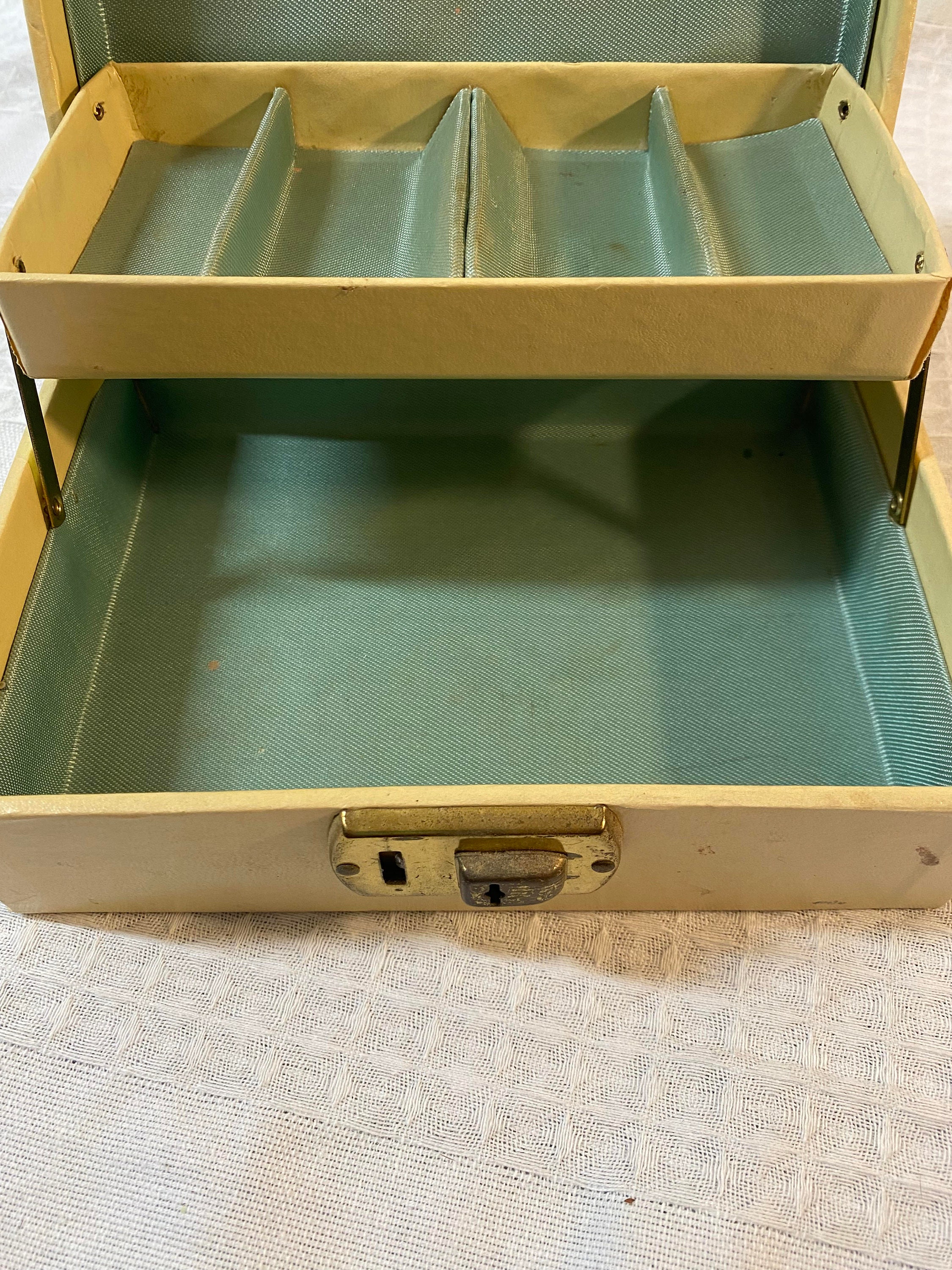 Sweet Little Vintage Jewelry Box Cream With Blue Silk Inside - Etsy