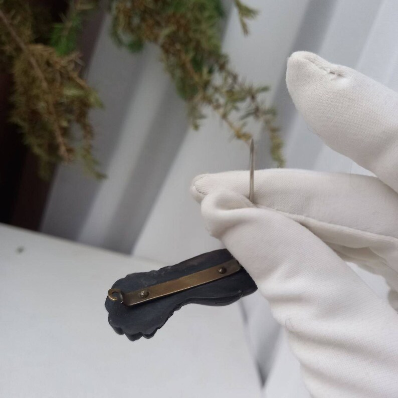 Antique Mourning Brooch, Victorian Bog Oak Hand Mourning Brooch Pin ...