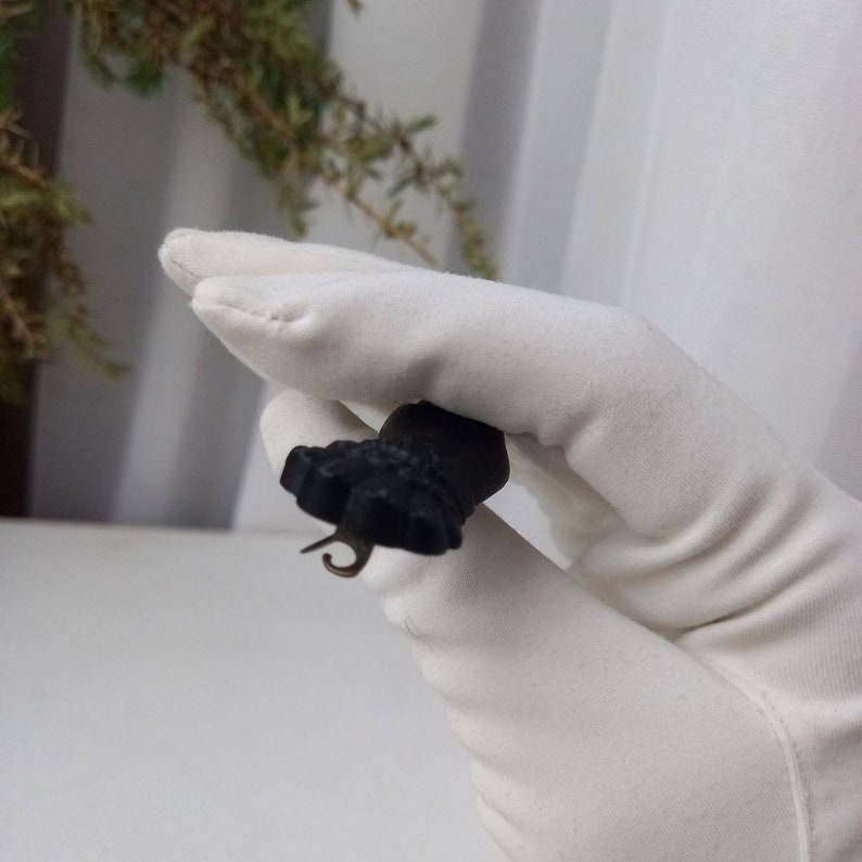 Antique Mourning Brooch, Victorian Bog Oak Hand Mourning Brooch Pin ...