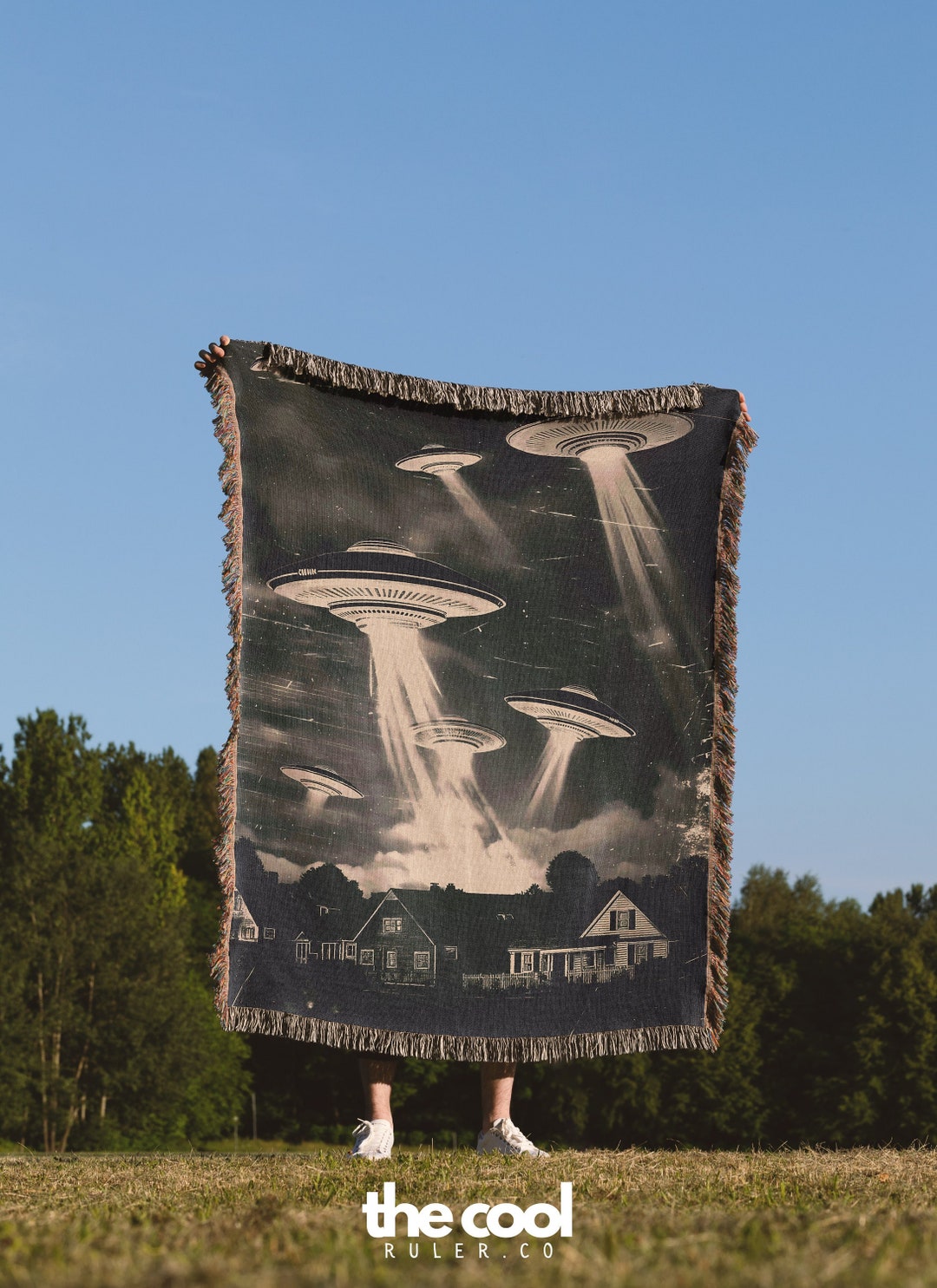 UFO Invasion Woven Throw Blanket: Retro Flying Saucer Woven Tapestry ...