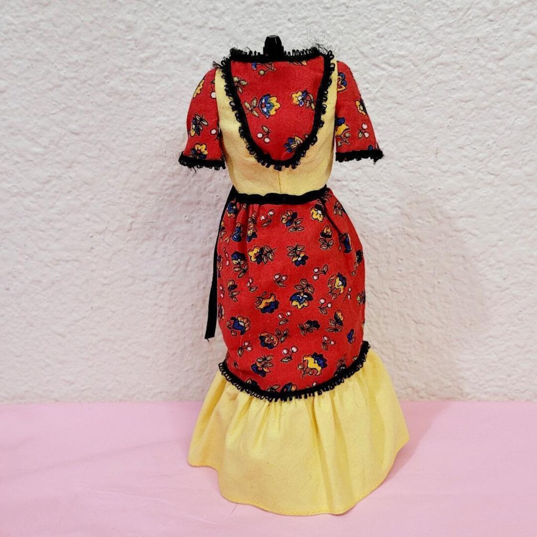 Vintage Barbie 1974 SEARS Exclusive Red Yellow PEASANT DRESS Wardrobe ...
