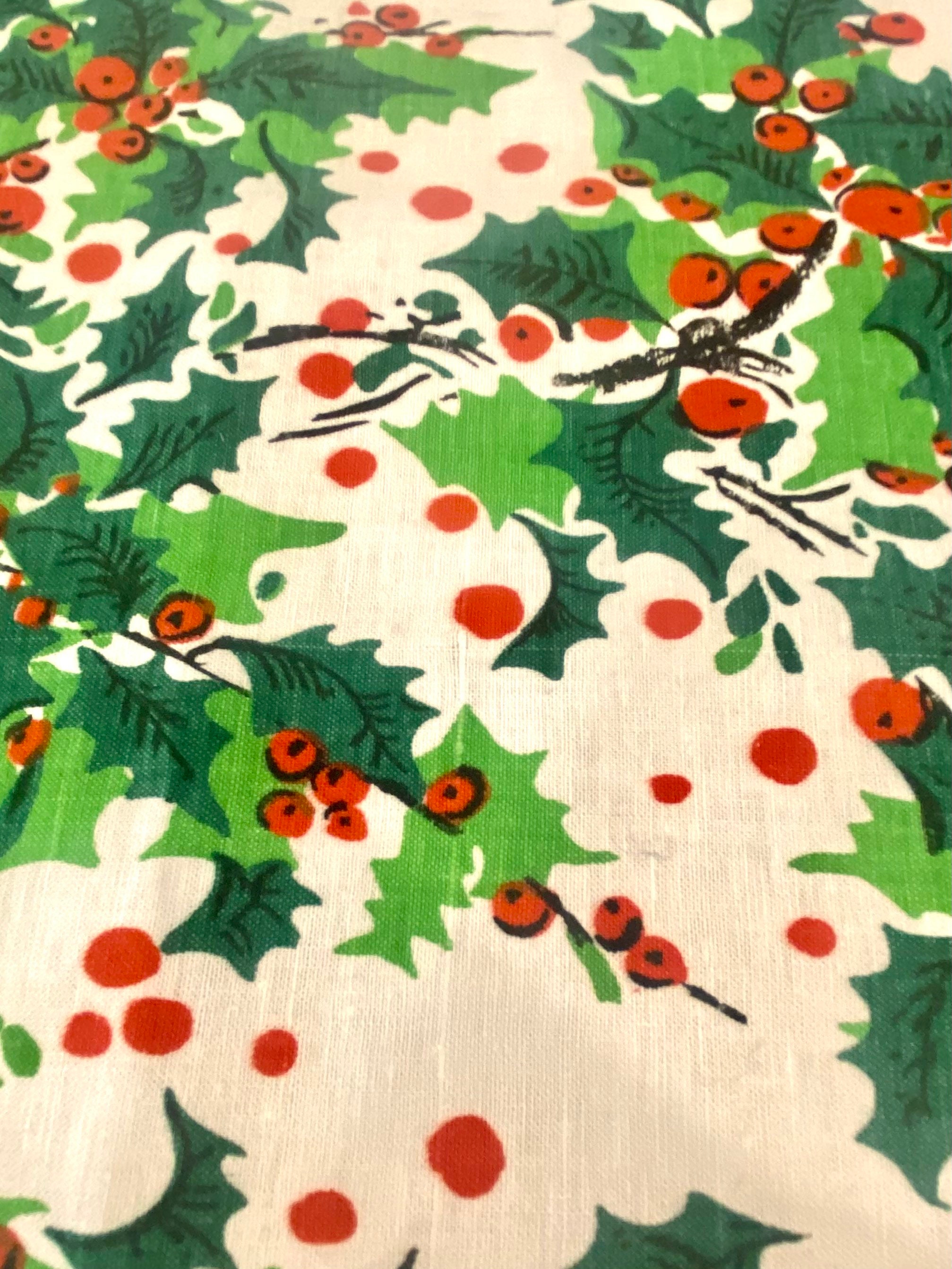 Classic Christmas Holly Berry Table Runner With Tassels - Etsy