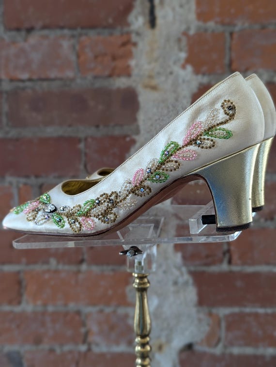 1960's Italian Hand Beaded Cream Silk Pumps with Gold… - Gem