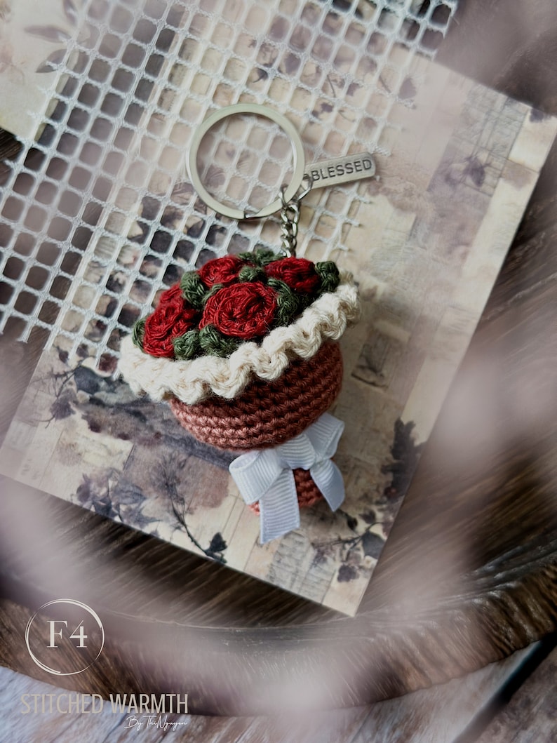 Girl Flower Bouquet Keychain Women Crochet Keyring Charming Handcrafted ...