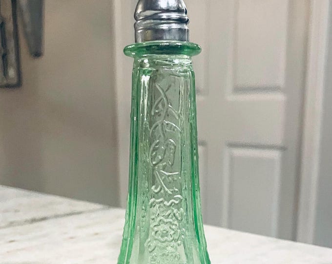 PRINCESS GREEN DEPRESSION Glass Salt Shaker With Top, Vintage Green ...
