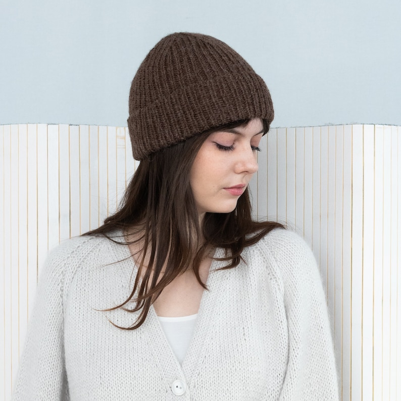 Ski Cabin Hat Knitting Pattern: Quick Unisex Aran Wool Ribbed Beanie ...