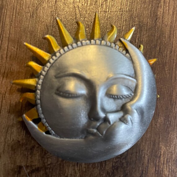 Vintage 1980s Signed Jj Sun Kissing The Moon Pin Gem