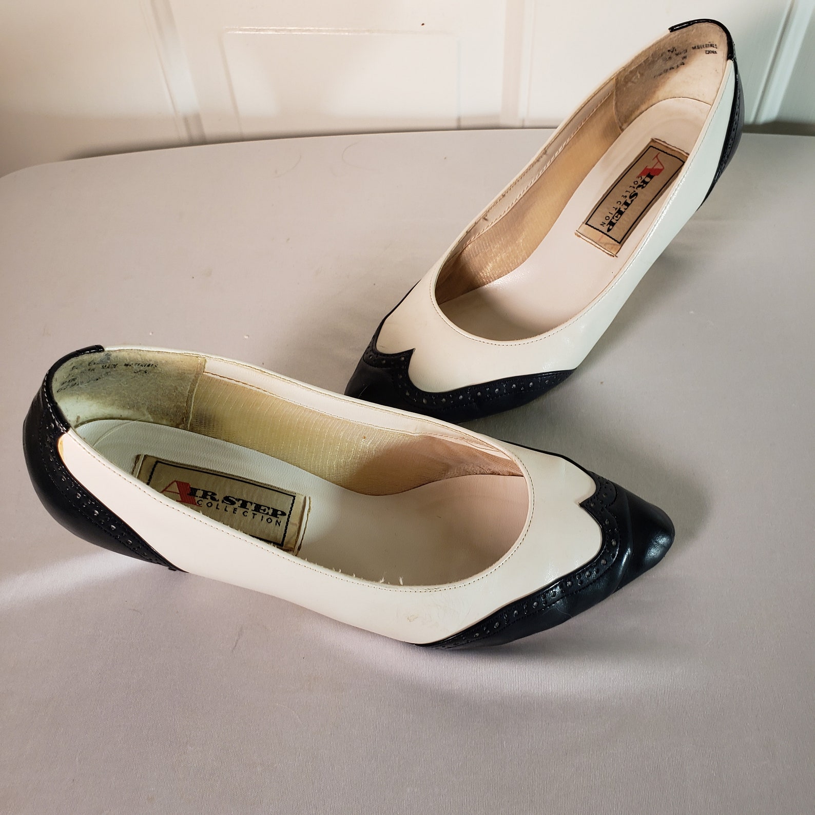 Vintage Navy Blue and White Spectator Heels Size 6, 1960's High Heels 3 ...