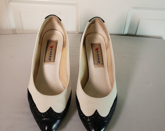 Vintage Navy Blue and White Spectator Heels Size 6, 1960's High Heels 3 ...
