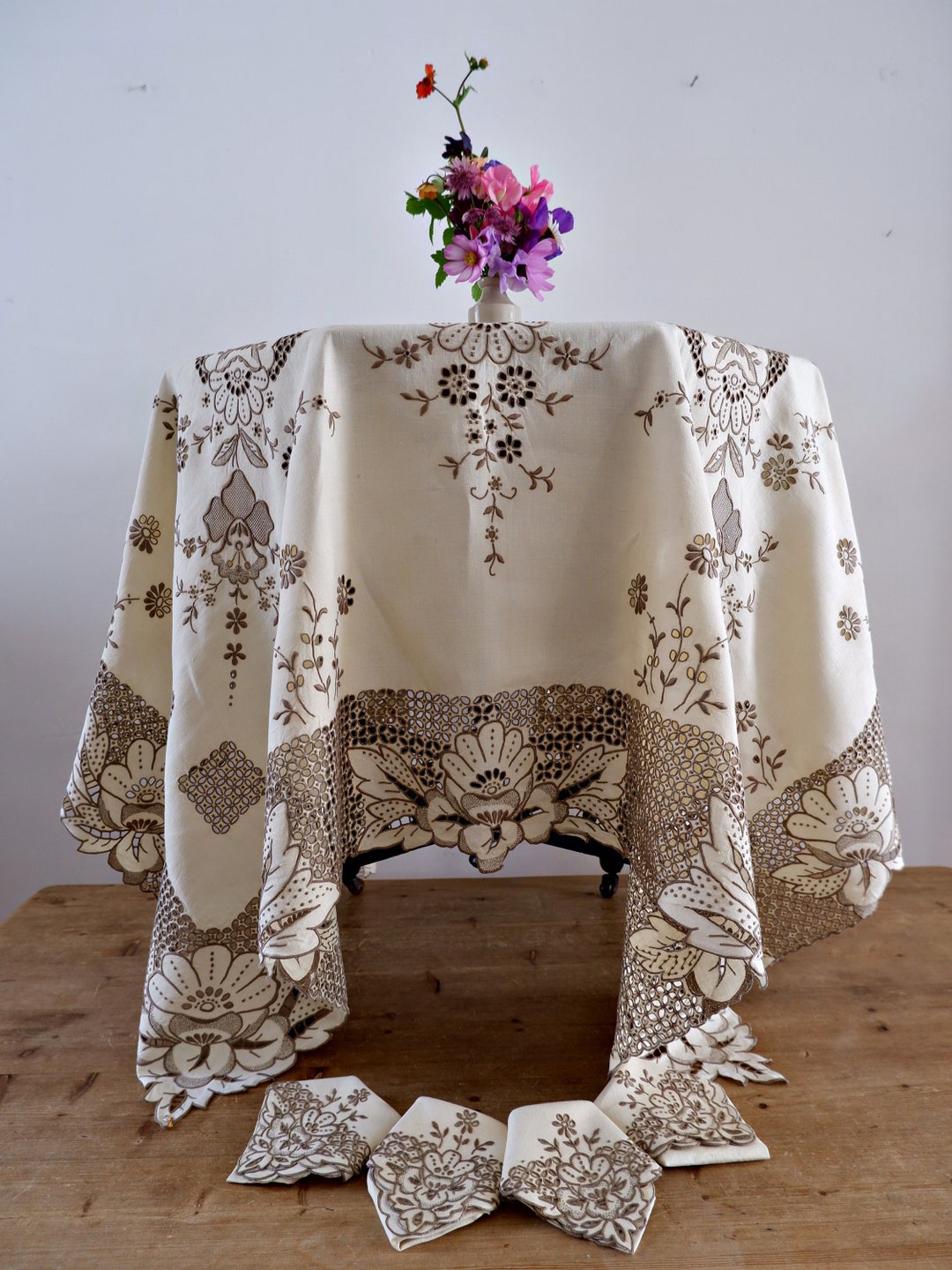 Large Vintage Hand Embroidered Irish Linen Madeira Tablecloth and 4 ...