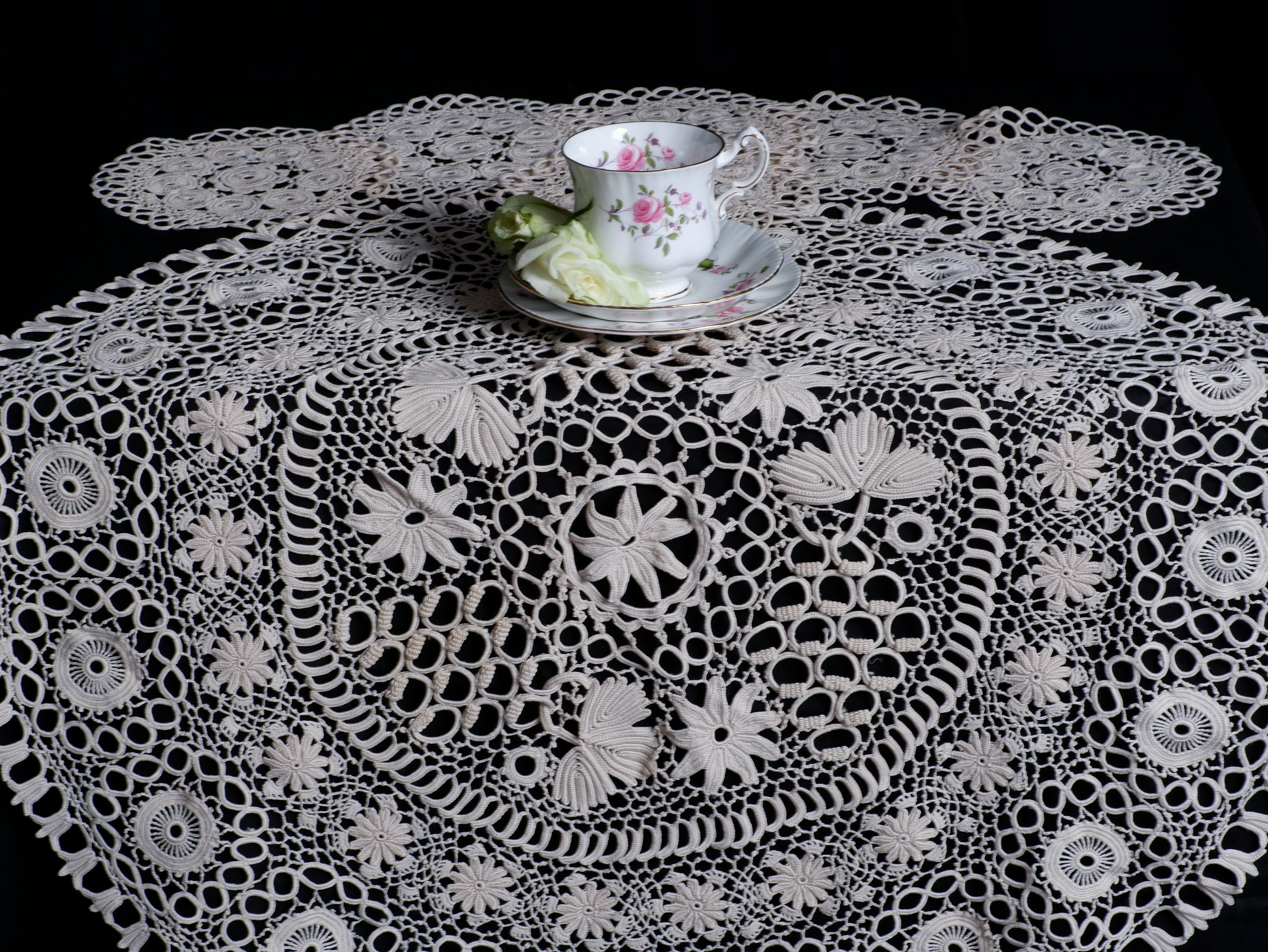Vintage Le Picot Bigouden Irish Crochet Lace Tablecloth and 6 Doilies ...