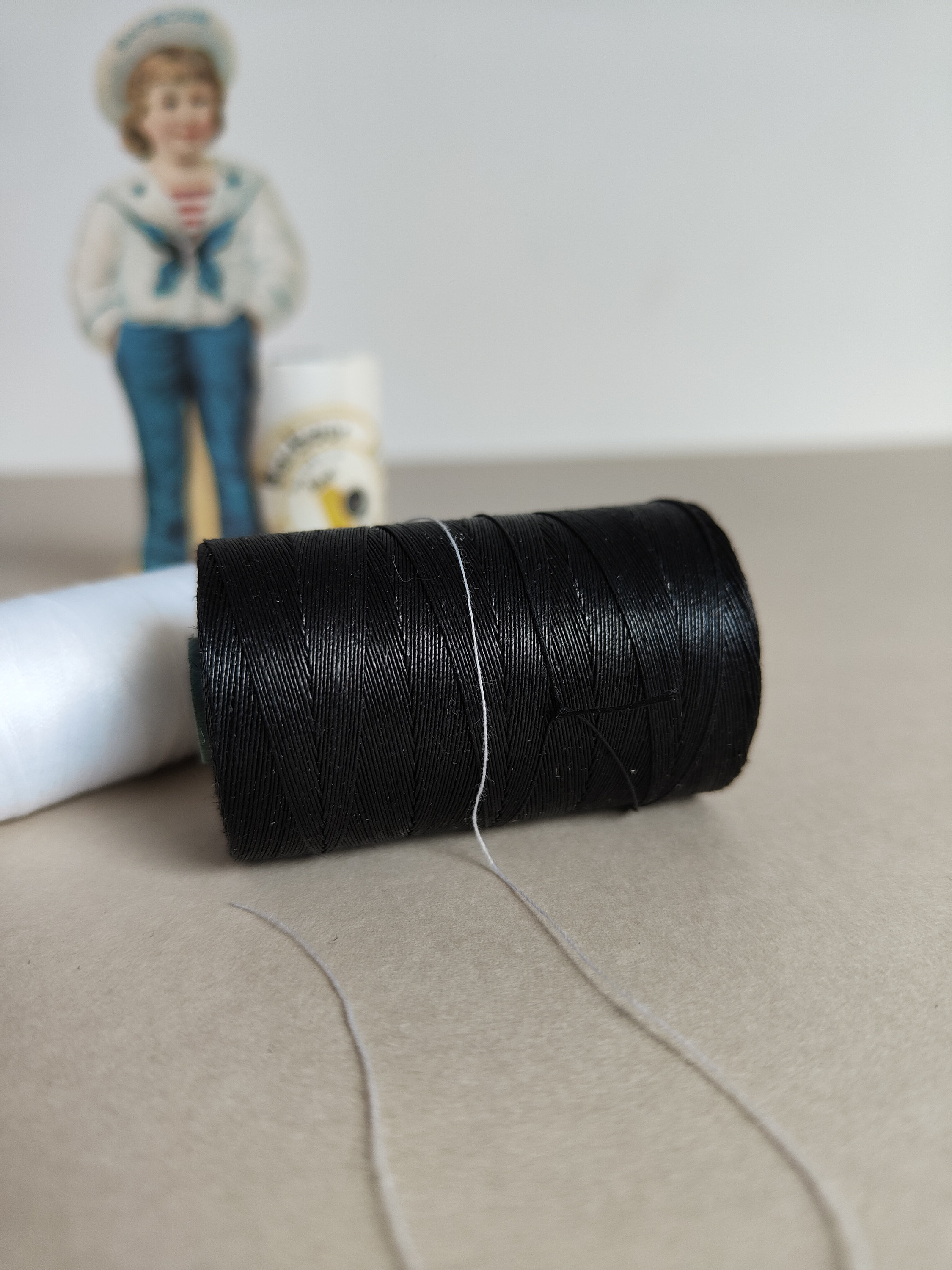 Spool of Vintage Barbour Irish Linen Thread Shiny Black 50g No:40 3 ...