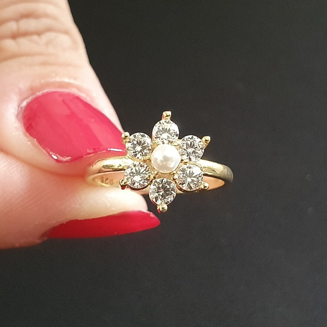 Solid Gold Daisy Flower Ring, Dainty Daisy Ring for Mom, Dainty Pearl ...