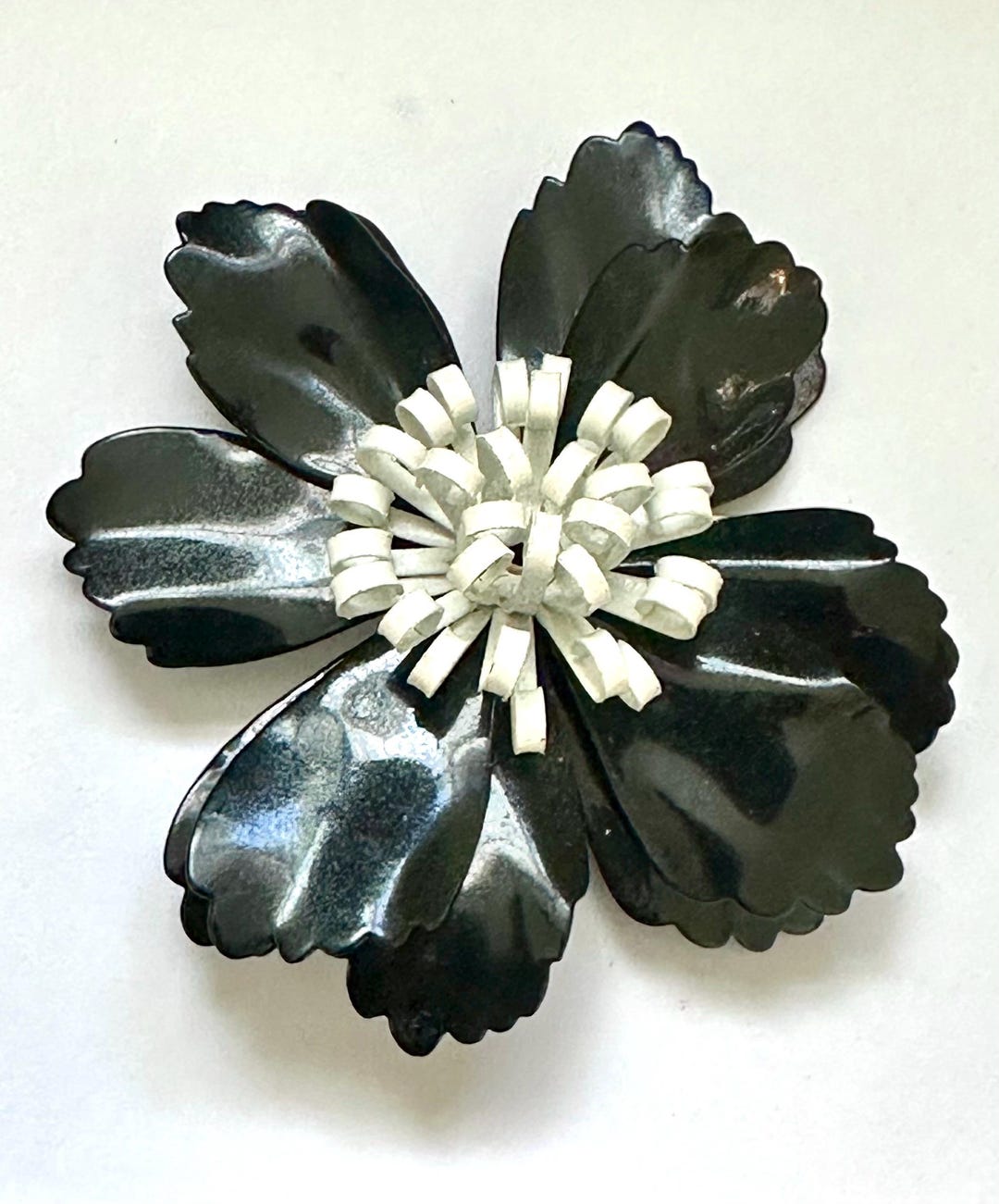 Mod Vintage 1960s Black & White Flower Power Brooch – Enamel Metal Pin ...