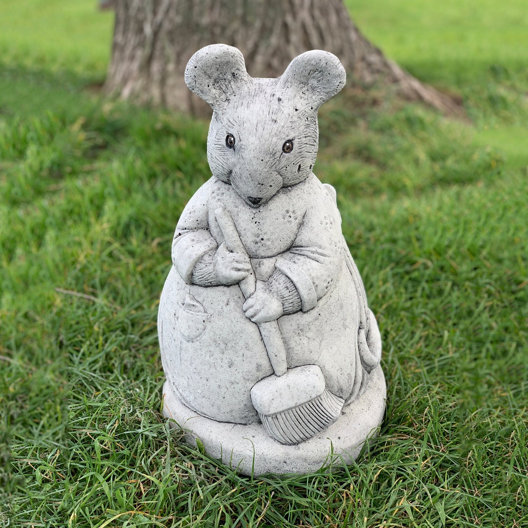 Mouse Homemaker Statue Concrete Grandma Figurine Stone Mother Sculpture ...