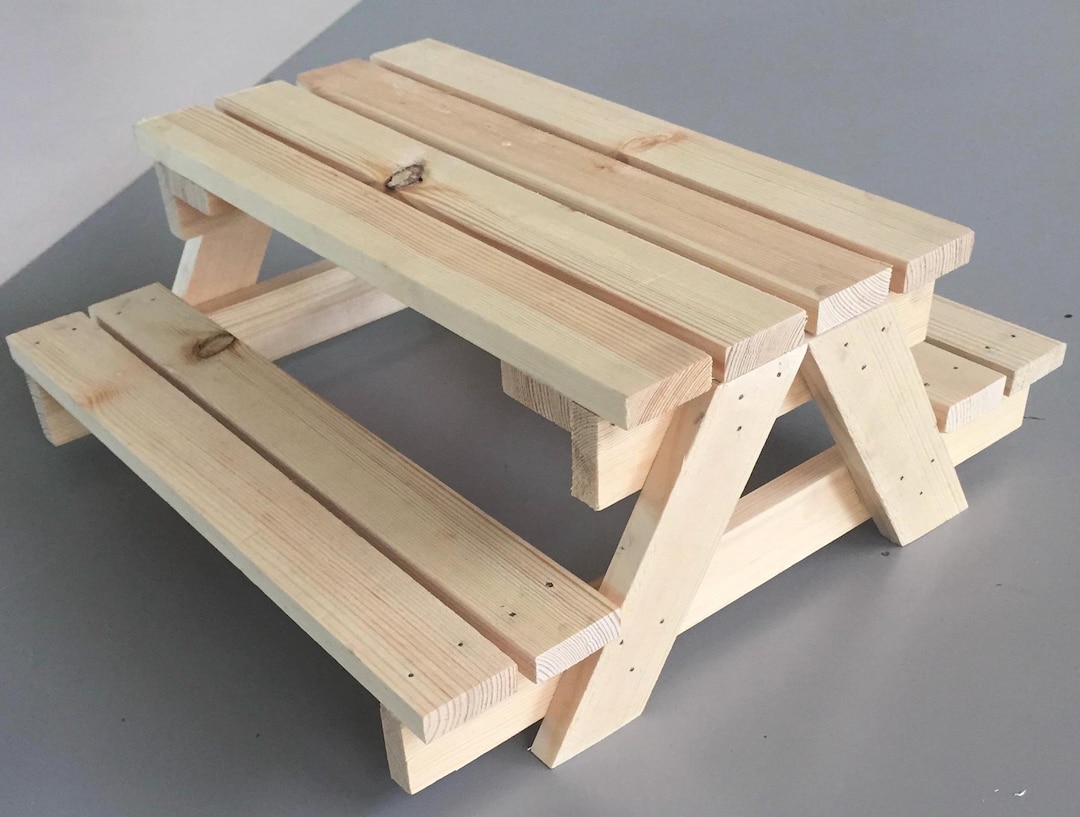Squirrel Picnic Table Woodworking Plans: DIY Outdoor Feeder (PDF ...
