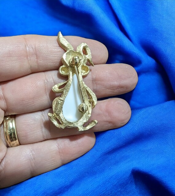 Vintage Crown Trifari Milk Glass Rabbit Brooch - Gem