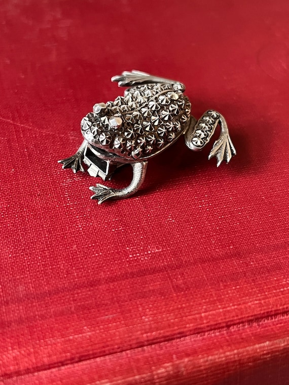 Antique Silver Frog Brooch - Gem