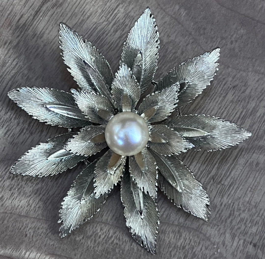 Vintage 1960s Lisner Brooch Pearl Center Flower - Etsy