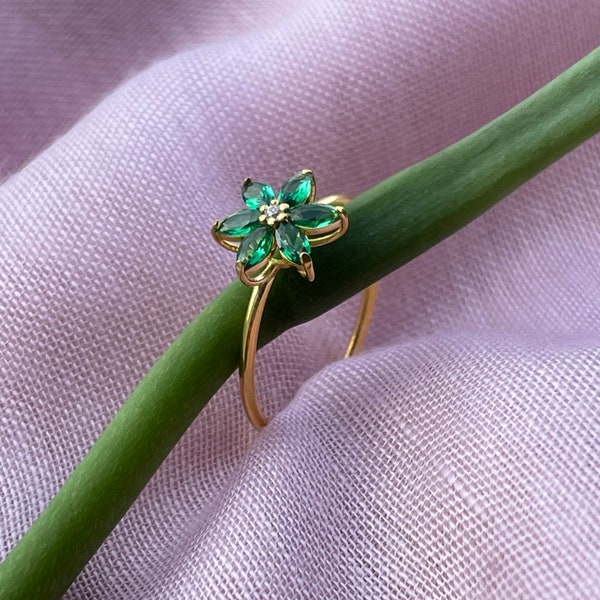 Gold Flower Ring - Etsy