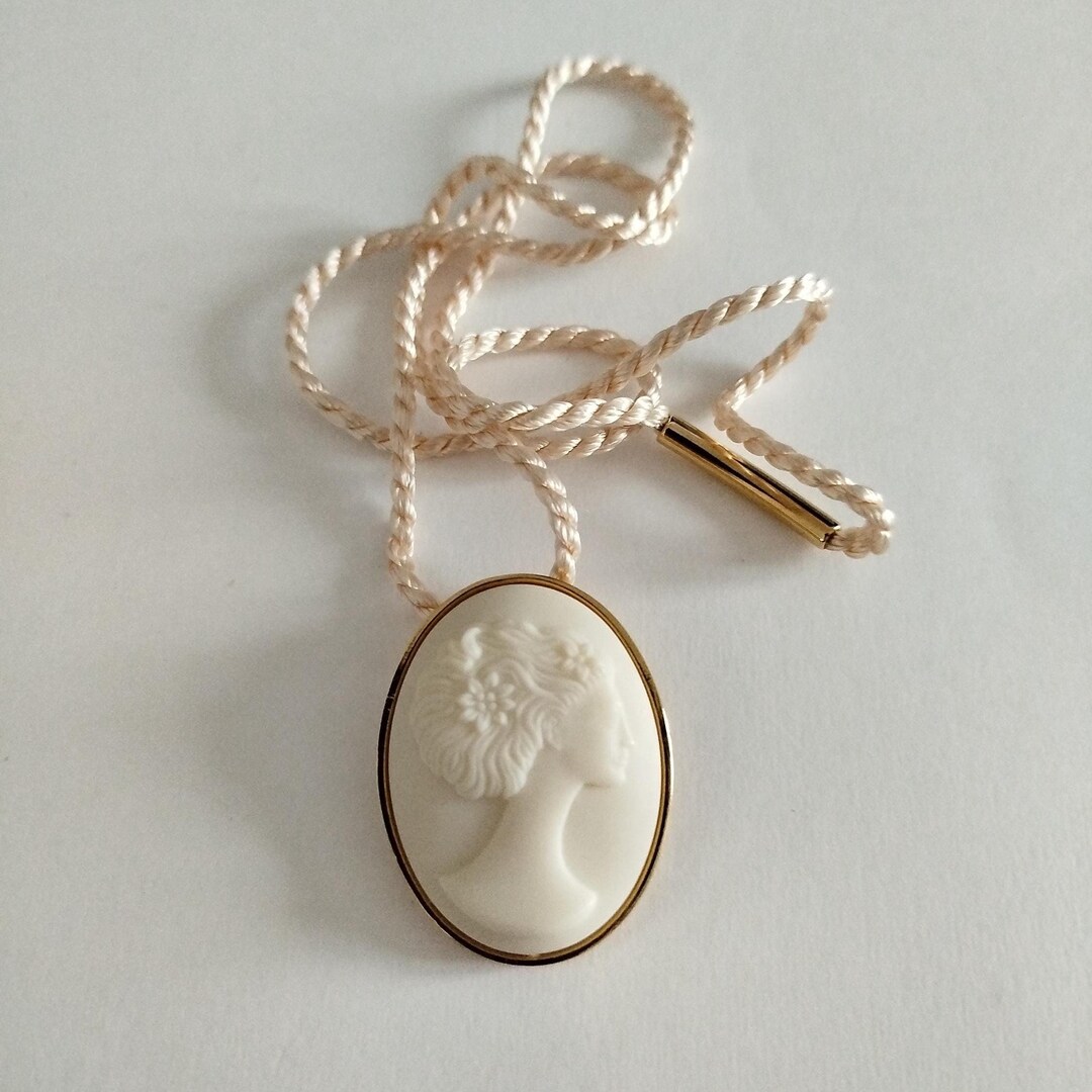 Nina Ricci - Vintage Cameo Pendant / Necklace - Etsy