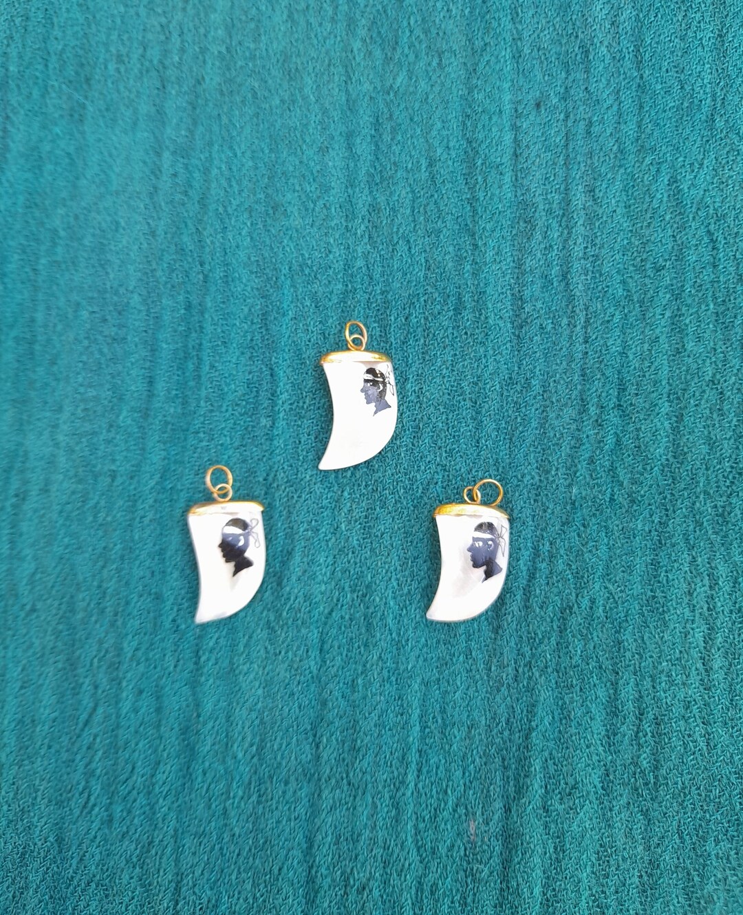 Corsican Head on Genuine Mother-of-pearl Tiger Tooth and Its Waxed Cotton Lace. With Your First ...