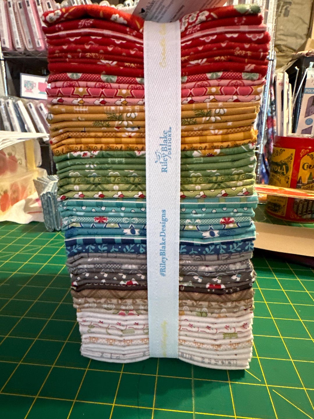 Lori Holt Home Town Holiday Fat Quarter Bundle - Etsy