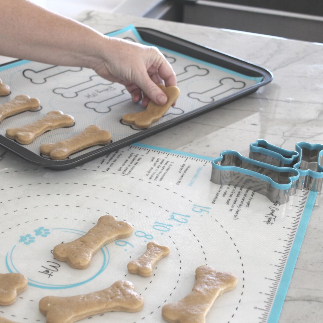Simply Unleashed Silicone Dough Mat and Baking Mat With Dog Bone Shaped ...