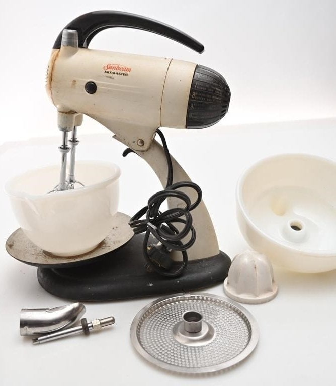 Vintage 1950's White Sunbeam Mixmaster Stand Mixer 10 Speed, Beaters ...