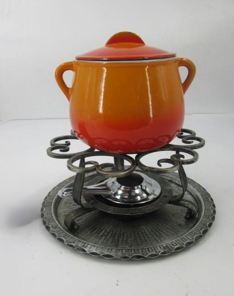 LE CREUSET Vintage Orange Enamelled Cast Iron Pot, Gradient Fire Orange ...