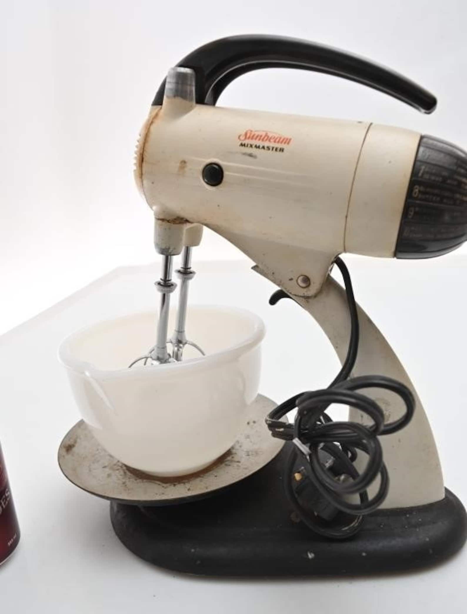 Vintage 1950's White Sunbeam Mixmaster Stand Mixer 10 Speed, Beaters ...