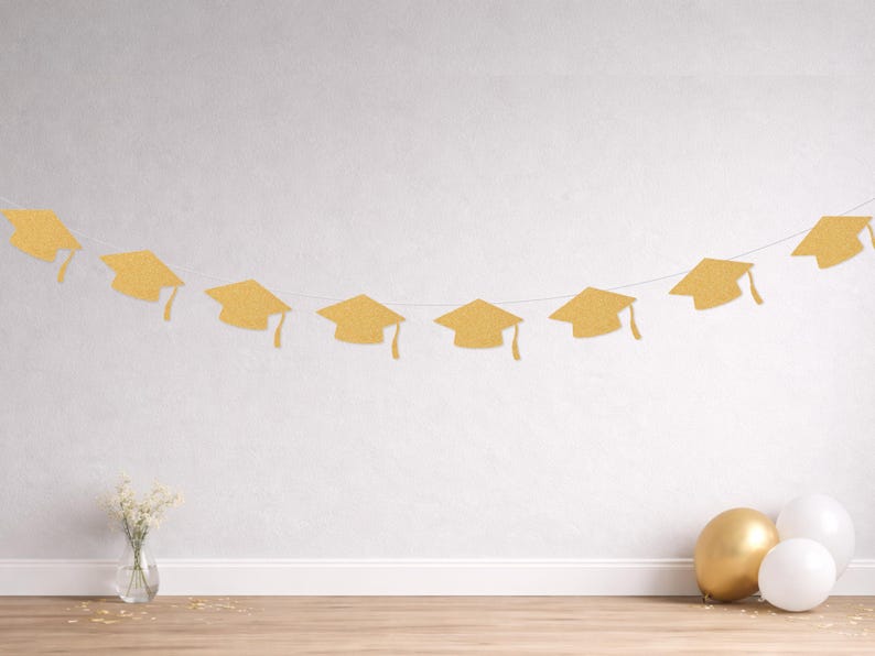 Graduation Cap Garland, Class of 2026 Party Decor Banner, Grad Cap ...