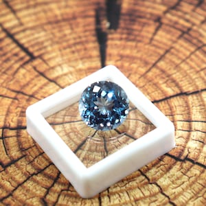 Real Alexandrite Stone From Tanzania Dual Tone 11.25cts Natural Lush ...