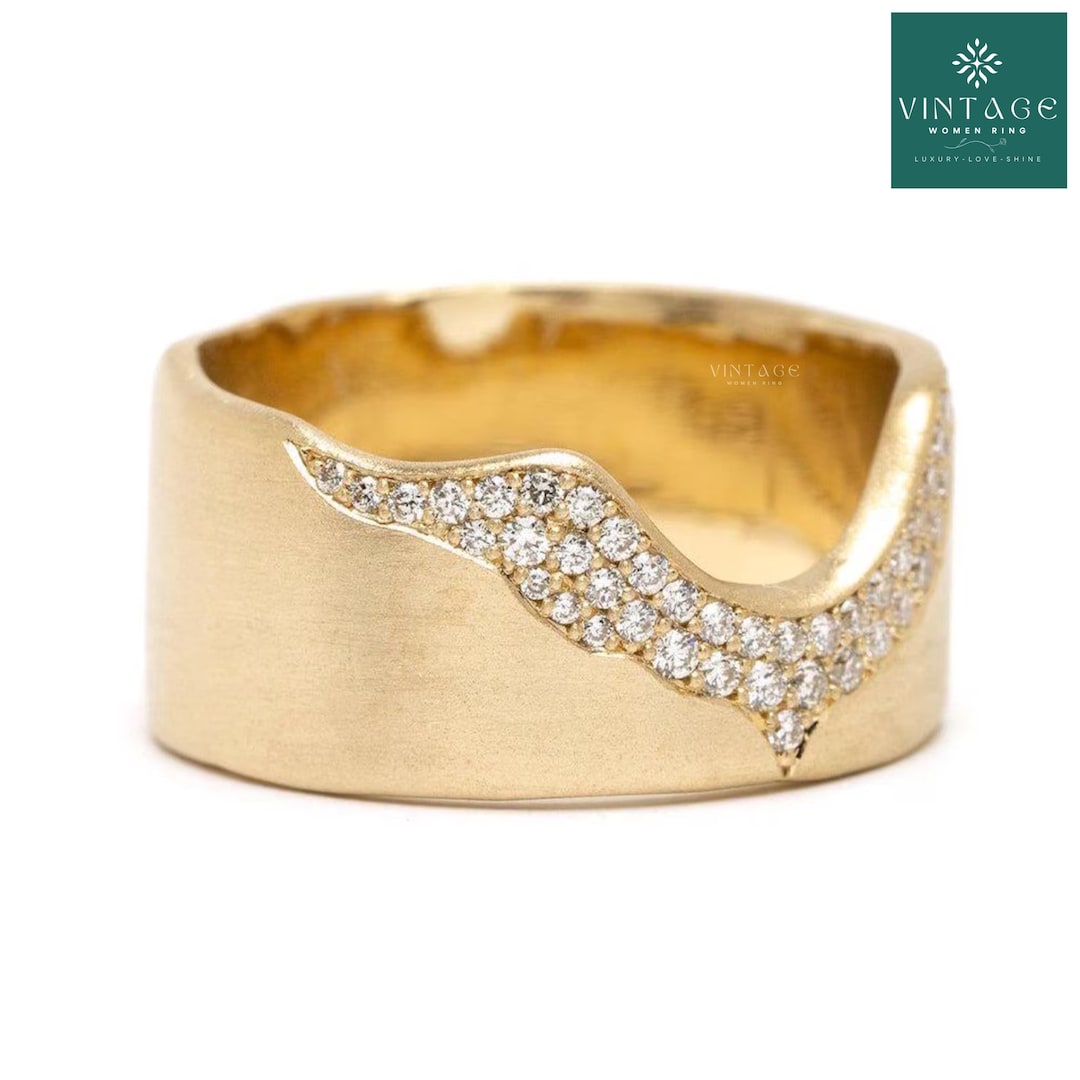 18K Gold Cigar Wedding Band | 8mm Thick Chevron Cut-out Ring | Bezel ...