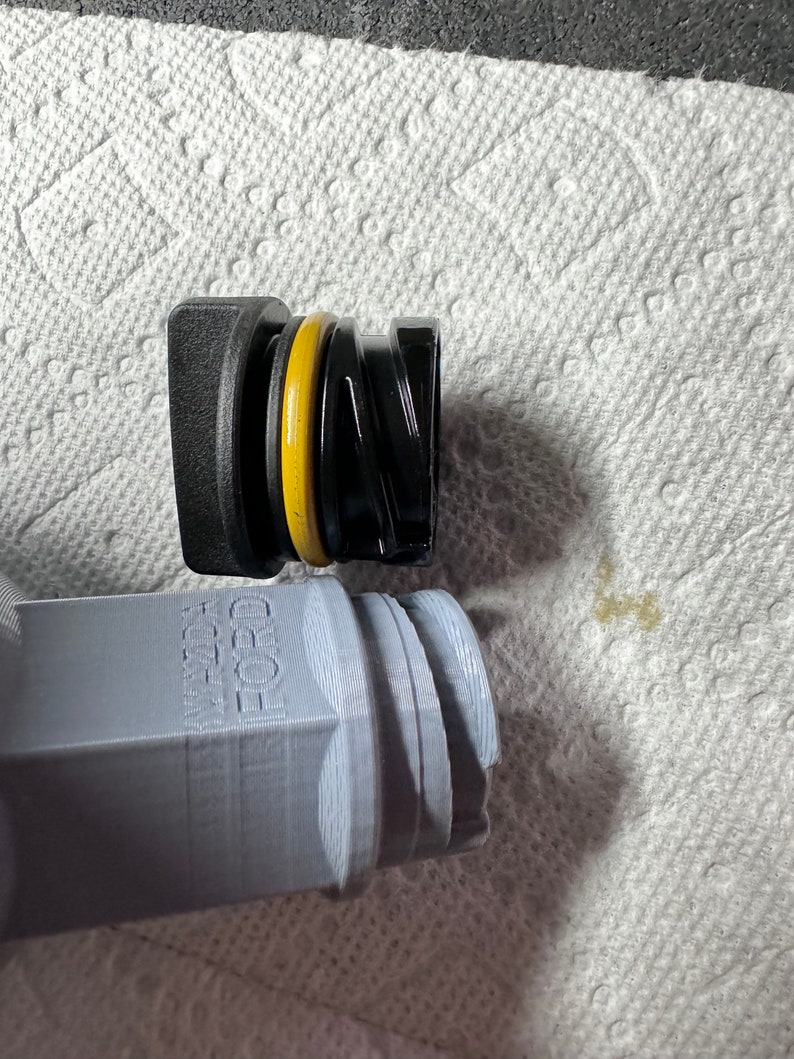 No Spill Locking Oil Funnel for New Ford Bronco/ranger/maverick 2.3L ...