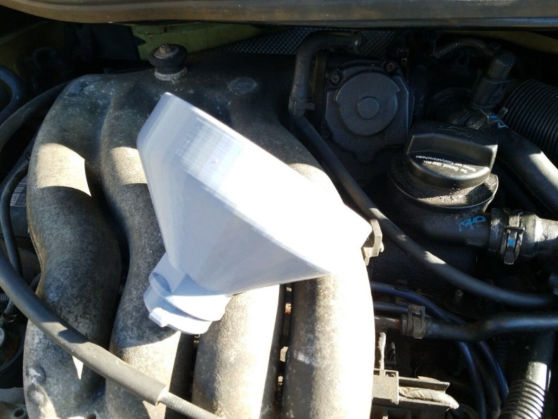 No Spill Oil Funnel, Fits VW Audi BMW Mercedes - Vented High Flow ...