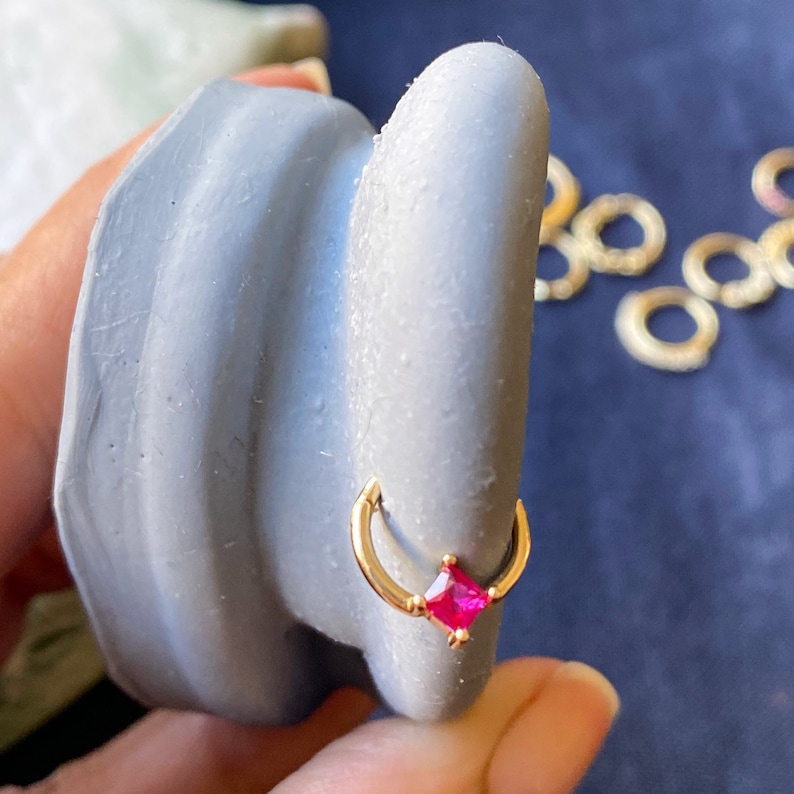 Piercing a cerchio quadrato solitario in oro 14K - Clicker per setto ...