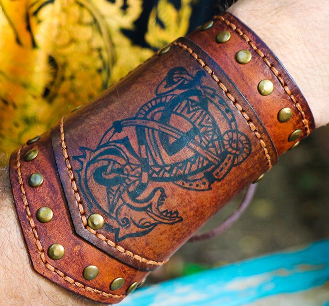 Handmade Leather Viking Bracer: Medieval Arm Guard, LARP Cosplay Cuff ...